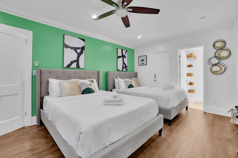 This House Is A 3 Bedroom(s), 2 Bathrooms, Located In Atlanta, Ga. - Buckhead, GA