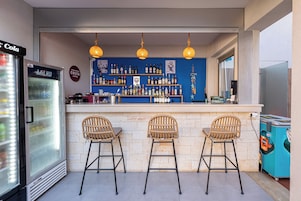 Bar à beira da piscina