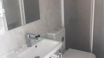 Apartamento | Casa de banho | Um secador de cabelo