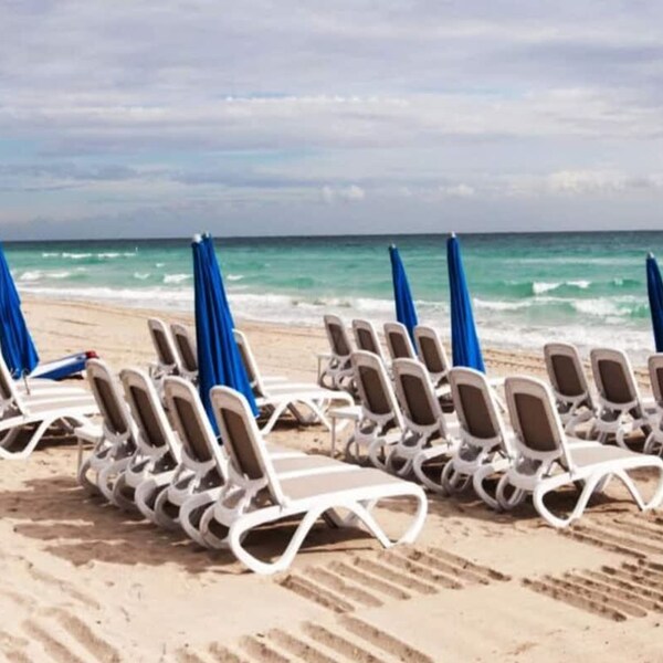 Beachfront Resort Pool Ocean View Balcony Gym - Aventura, FL