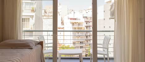 Duplex, 1 quarto | Área de estar | TV LCD 32 polegadas com canais a cabo