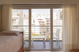 Duplex, 1 quarto | Área de estar | TV LCD 32 polegadas com canais a cabo