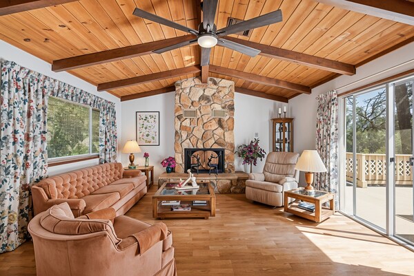 Tranquil Retreat - Home With Spacious Deck & Grill 4 Bedroom Home - Pine Mountain Lake, CA
