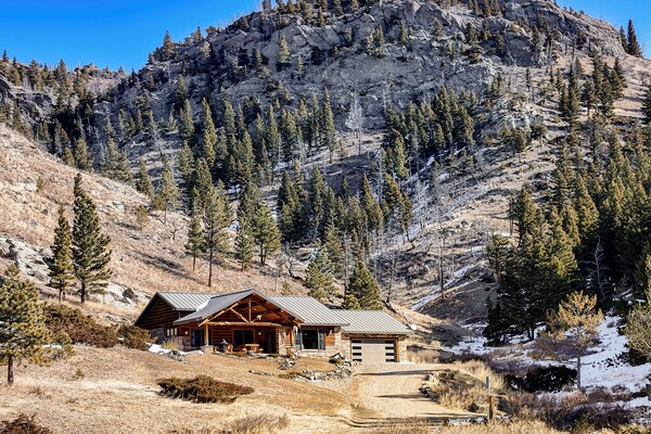 Remote Mountainside Cabin By Stillwater River - Nye, MT