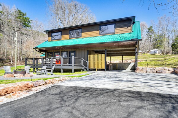 Modern Cabin W/ Hot Tub: Near Tail Of The Dragon! - Chilhowee Lake, TN