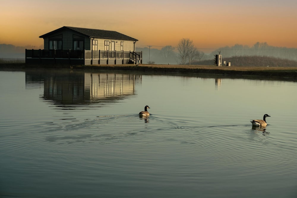 Sure Studio By Best Western Brackenborough Lakes & Resort - England