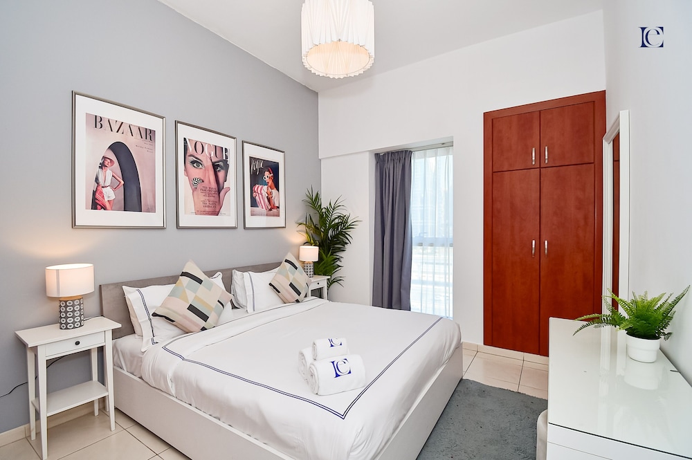 Stylish 1BR Apt - Near Metro in Dubai Marina - CAS - Dubai | Vrbo