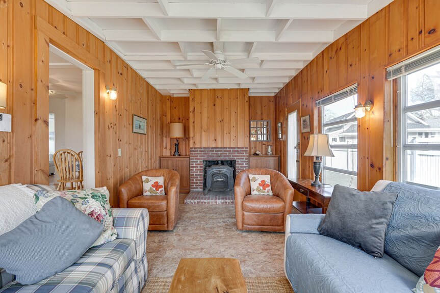 1 Mi To Beach! Family Gloucester Gem W/ Yard - 貝弗利