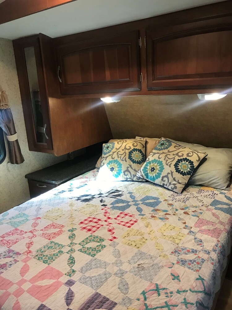 ECLIPSE WATCHING! RV On Greers Ferry Lake - Heber Springs | Vrbo