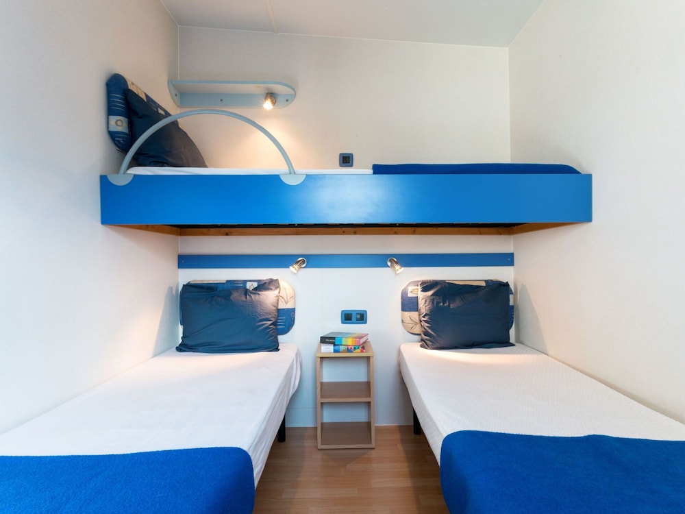 Wohnung In Einem Ferienhaus Mit Klimaanlage, W-lan, Tv, Terrasse, Haustiere Erlaubt, Parkplatz - Mali Lošinj