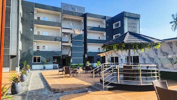 2 bares/lounges