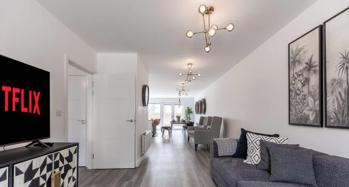 5-bed Home | Canal Views | Parking For 2+ Cars - ミルトン・ケインズ