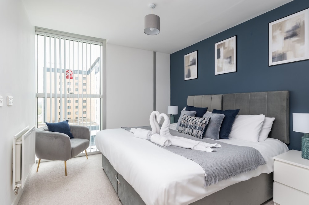 Central 2 Bed Flat, Free Parking - Hertfordshire