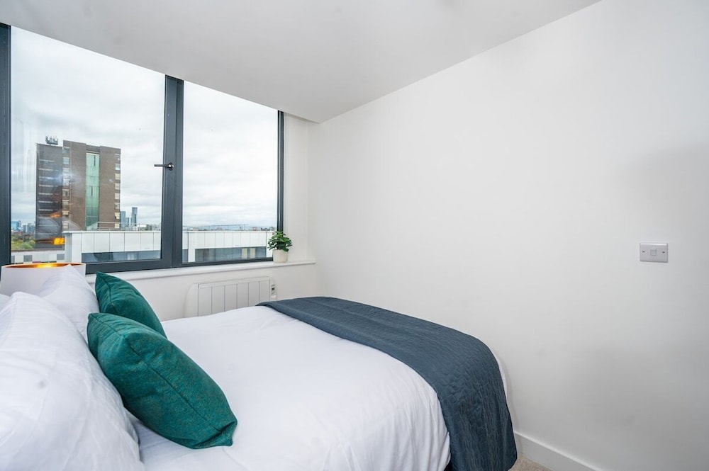 2 Bed - 5 Mins From Old Trafford - Manchester