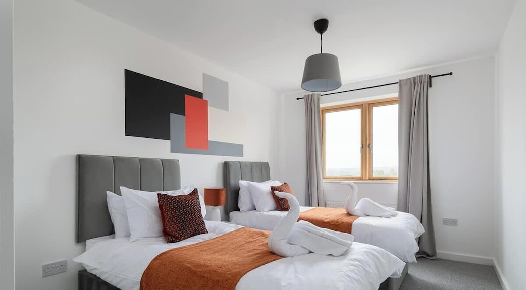 2bed | 2bath | Parking | Walk To Centre & Xscape - Middleton Hall