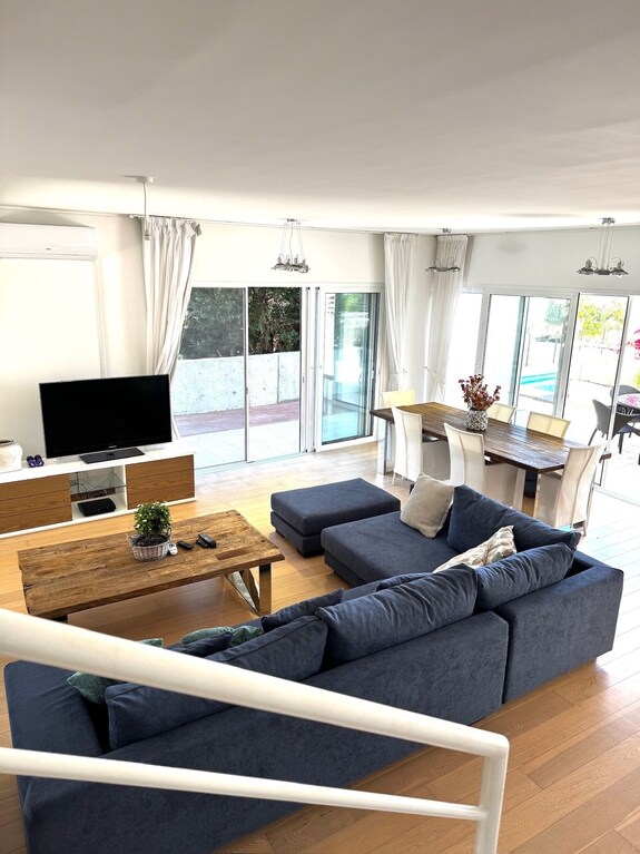 Wealthystays:nice Day Hill Villa - Protaras