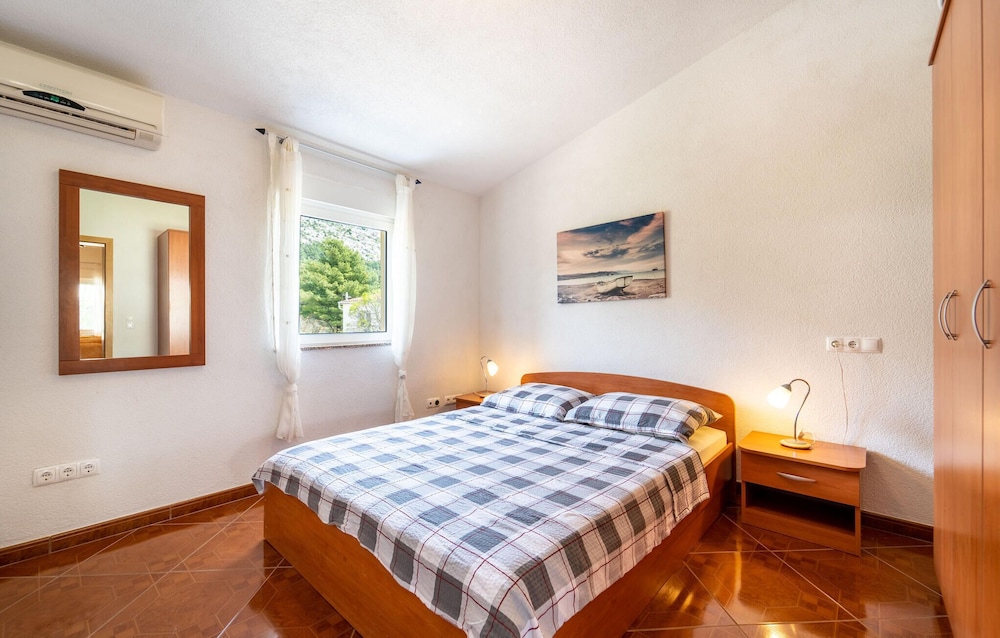 Nice Apartment In Starigrad Paklenica - Starigrad