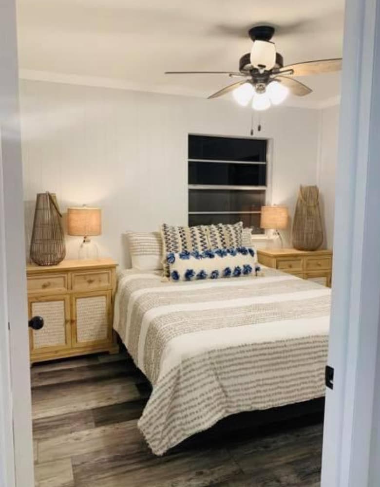 Modern Lake Cabin with great views of the Solar Eclipse! - Bee Branch ...