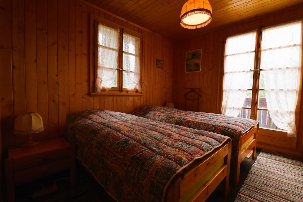 Charmantes Freistehendes Ferienhaus Für Bis Zu 5 Personen. Es Hat Eine Gute Lage In Der Nähe Einer S - Schweiz
