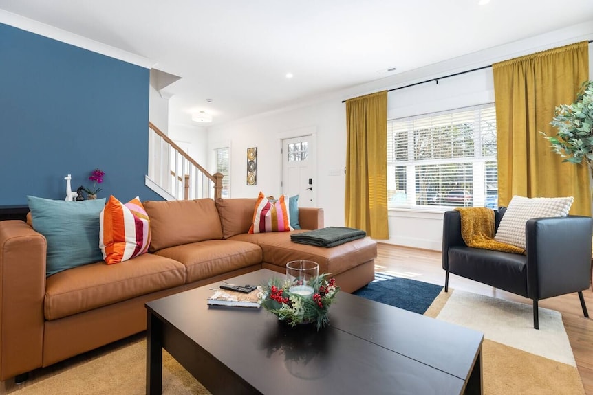 Epic Group Stay: 2 Homes + Hot Tubs + Yard Games - Cotswold - Charlotte