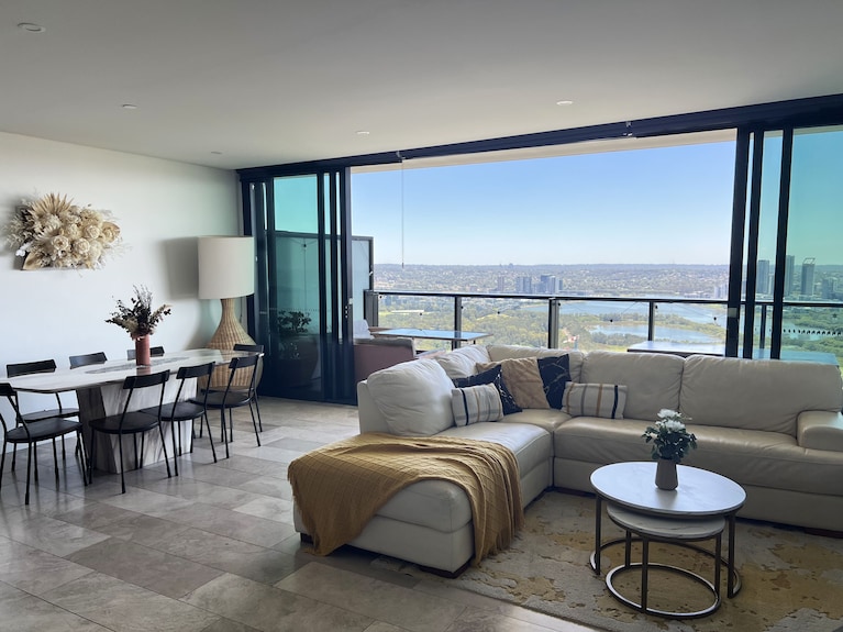 Luxury Penthouse With Panoramic Skyline Views In Sydney Olympic Park - Parramatta