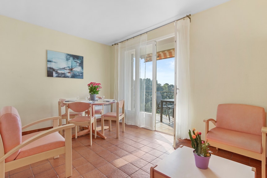 Maison De Vacances 'Le Mas Berliat F2 N°16' Avec Vue Sur La Mer, Wi-fi Et Climatisation - Hyères