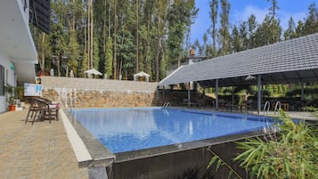 2 piscinas exteriores