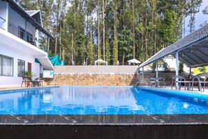 2 piscinas exteriores 