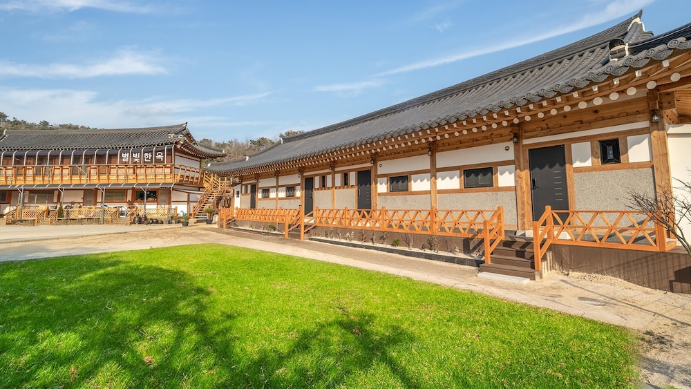 Gyeongju Gampo Byeolbit Hanok Pension - 慶州