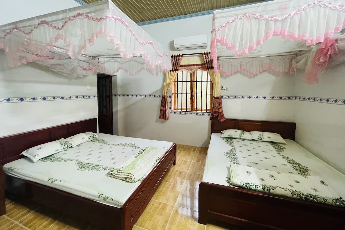 Dormitório Partilhado Standard, vista para o jardim | 1 quarto, roupa de alta qualidade, edredões de penas, cofre no quarto