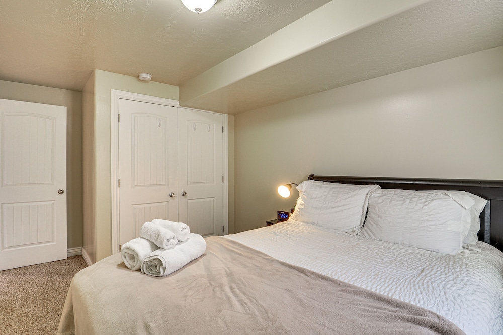 Home Theater & Patio: South Jordan Basement Unit - South Jordan, UT