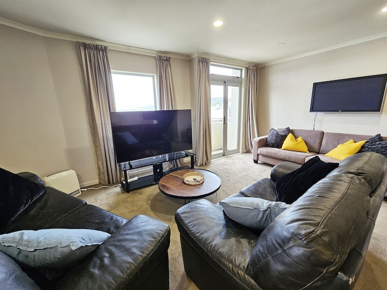 Spacious Executive Modern Home, City Fringe! - Wellington