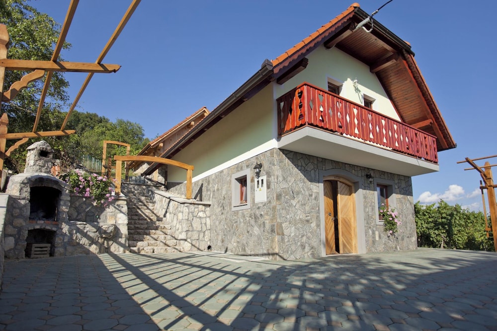 Vineyard Cottage Lustek -