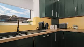 Casa de Campo | Cozinha privada | Uma máquina de lavar louça, uma chaleira elétrica