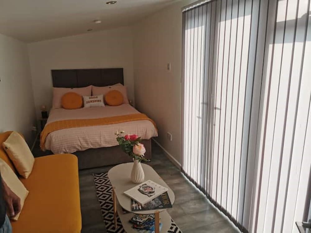 Private Pool, Hot Tub, Luxury Cabana Poole Dorset. - Poole