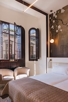 Classic Exterior | Roupa hipoalergénica, cofre no quarto, secretária