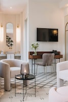 Deluxe | Sala de estar | TV de ecrã plano