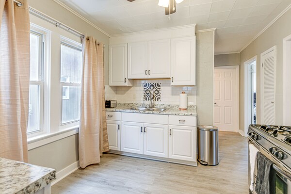 6 Mi To Dtwn Attractions: Buffalo Apartment! - Buffalo, NY