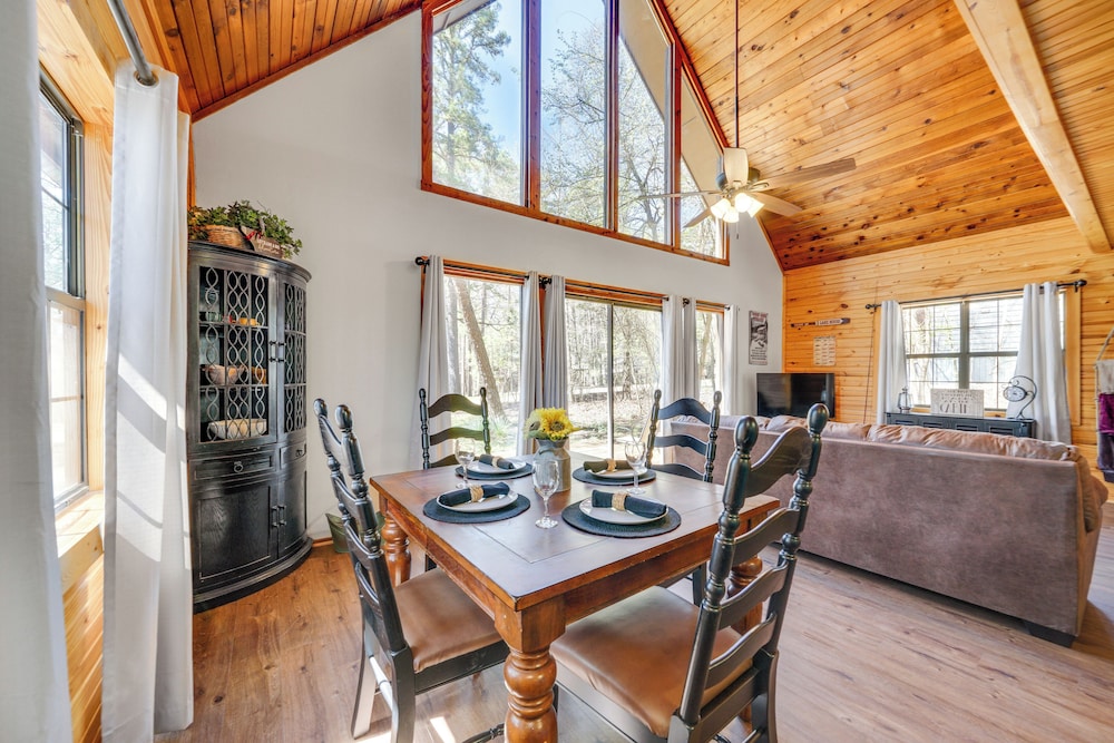 Cabin W/ Private Hot Tub: 2 Mi To Broken Bow Lake! - Broken Bow, OK