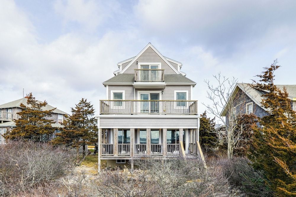 Marshfield Home W/ 4 Decks & Private Beach Access! - Marshfield, MA