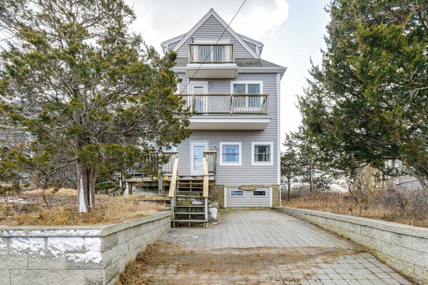 Marshfield Home W/ 4 Decks & Private Beach Access! - Marshfield, MA