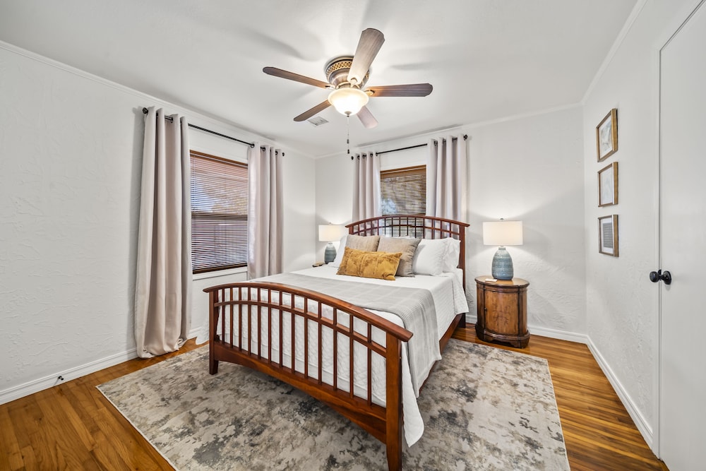 3br/3ba 1940s Bungalow Near Expo Square. Pet Friendly! - Tulsa, OK