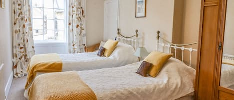 3 quartos, individualmente decorados, individualmente mobiliados