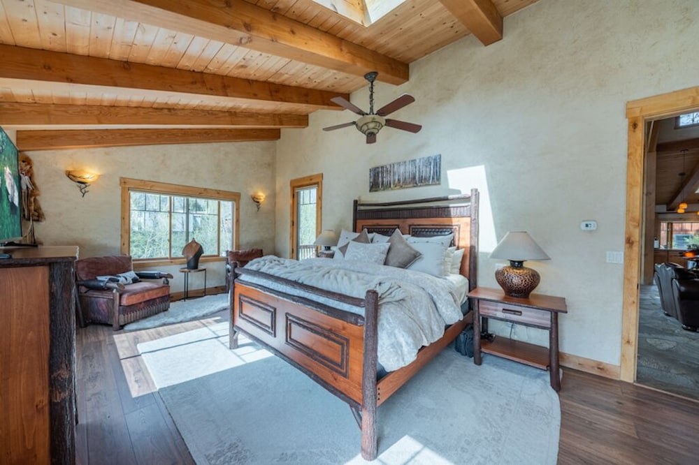 Aspen Creekside Lodge- A Stunning Family And Corporate Retreat - Markleeville, CA