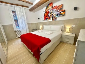 Apartamento básico | 1 quarto, ferros/tábuas de passar roupa, Wi-Fi de cortesia