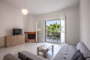 Apartamento de Luxo, 3 quartos | Sala | TV de ecrã plano 