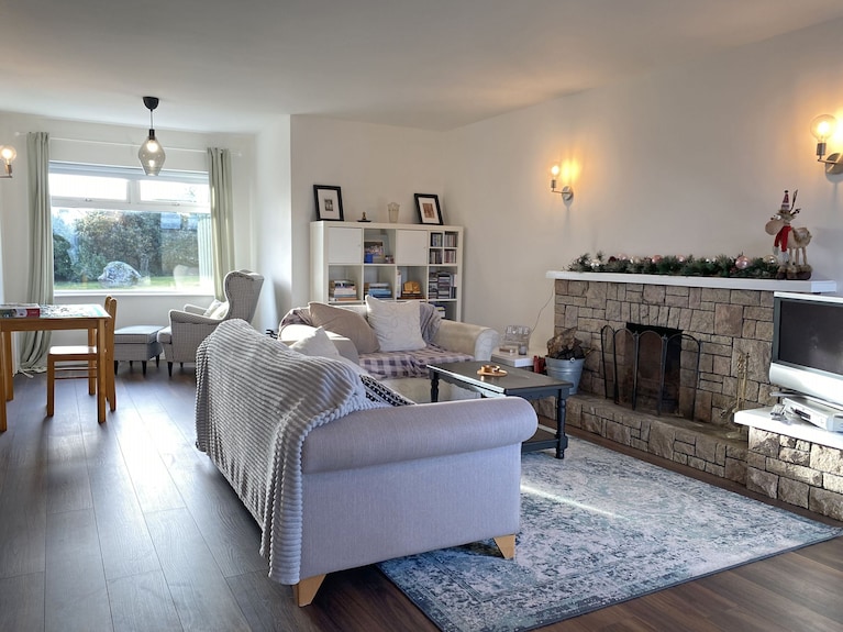 Cottage 465 - Cashel - Sleeps 6 Guests In 3 Bedrooms - Ireland