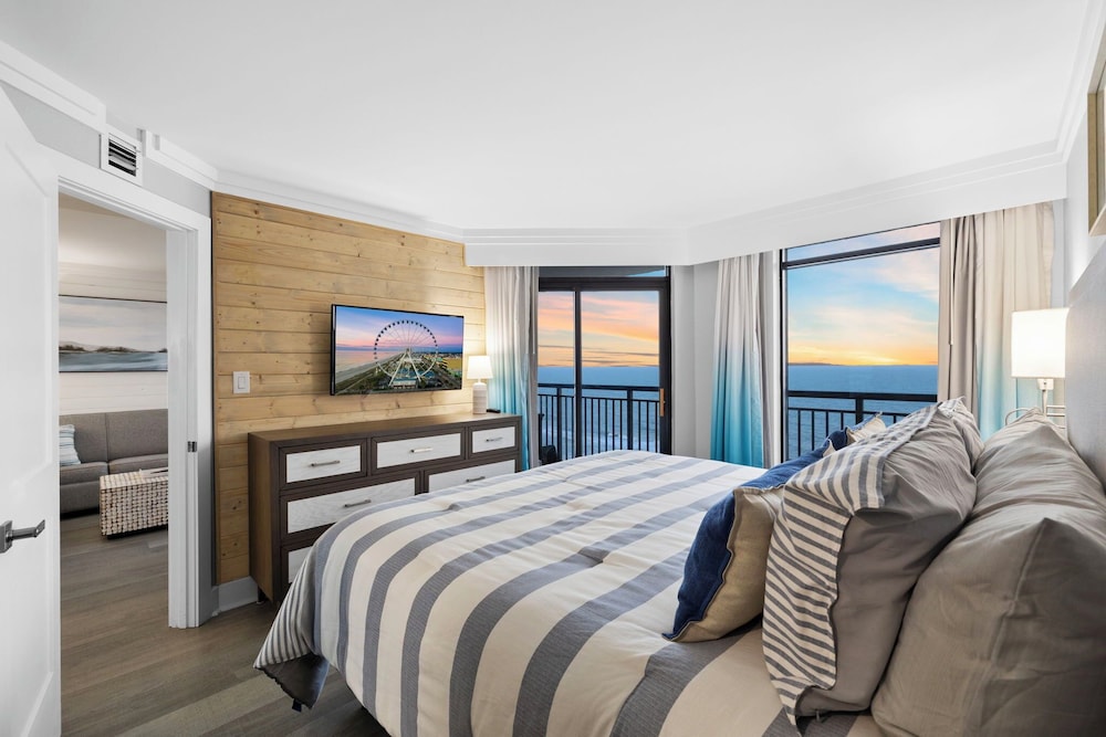 Luxurious Beachfront 3BR 15Th Floor VIP Suite. Amazing Direct Ocean ...