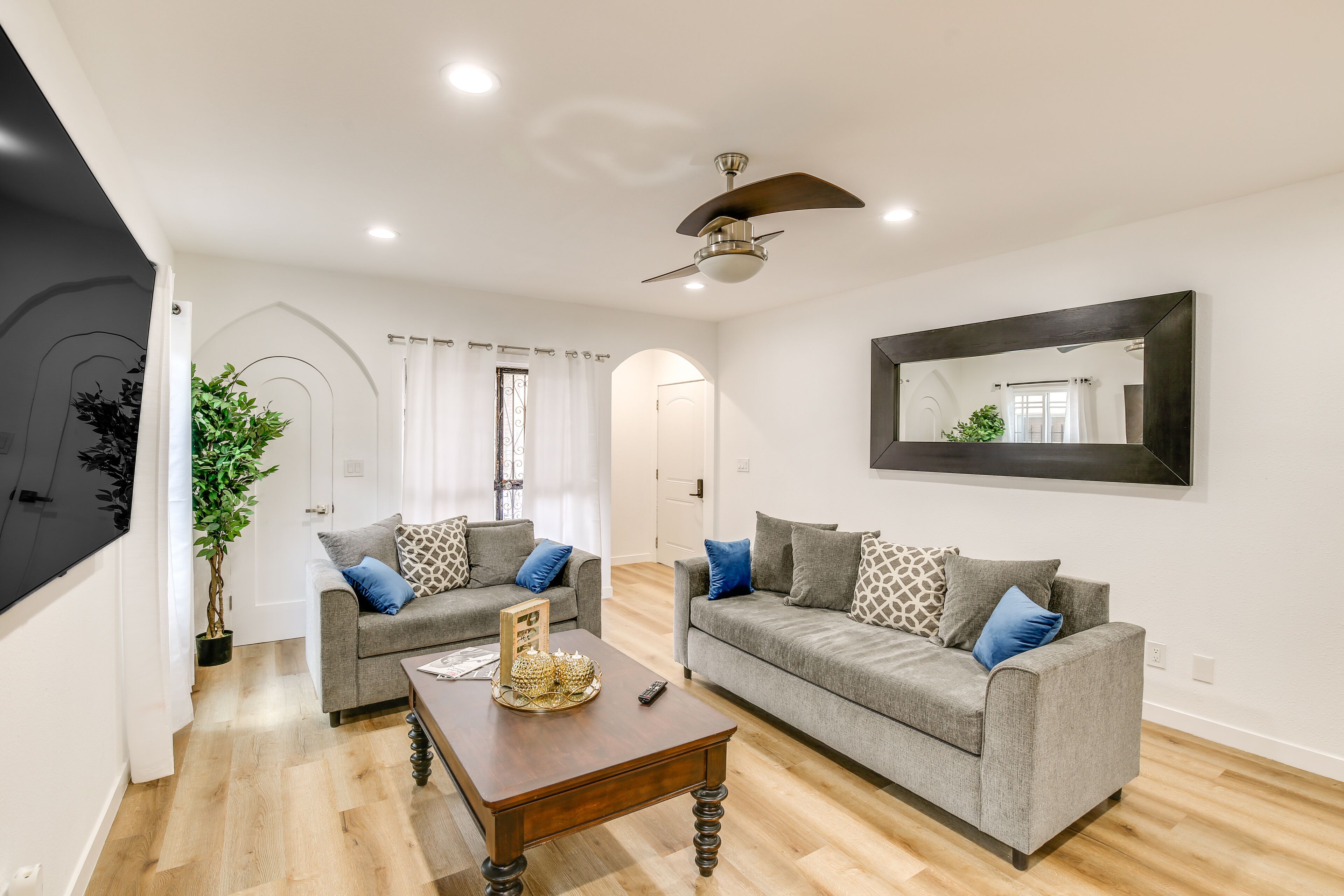 7 Mi To Dtwn! Modern Retreat In East Los Angeles - ダウニー, CA