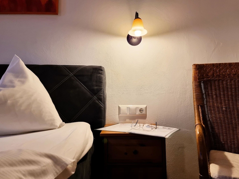 Gemütliche Wohnung Für 6 Leute Mit W-lan, Tv, Terrasse Und Parkplatz - Pfunds
